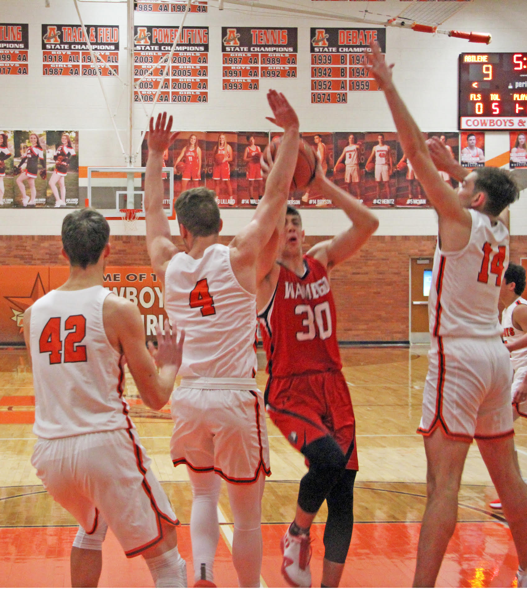 Wamego Uses 4th Quarter Comebacks in Sweep of Abilene